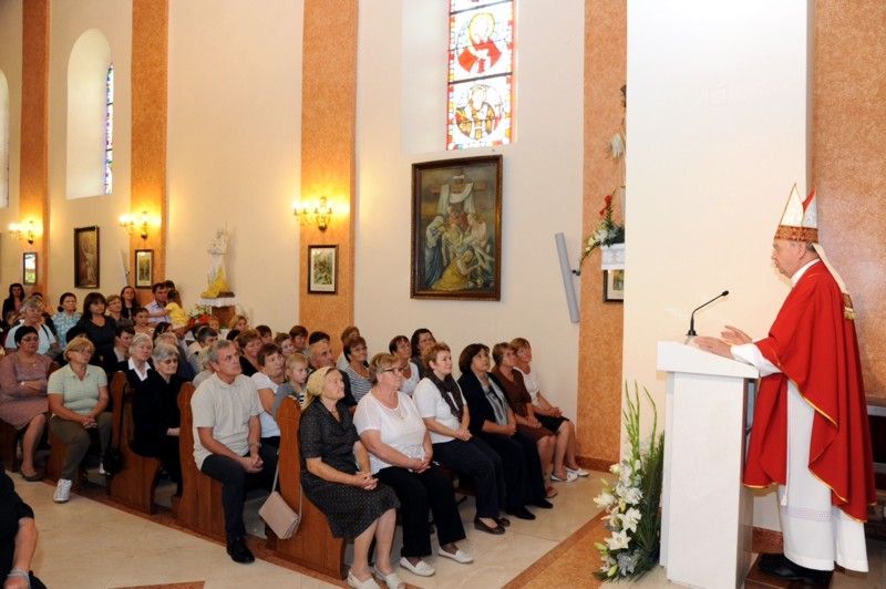 Varaždinska Biskupija - Biskup Mrzljak pohodio župu Kravarsko u ... Varaždinska Biskupija - Biskup Mrzljak pohodio župu Kravarsko u ...