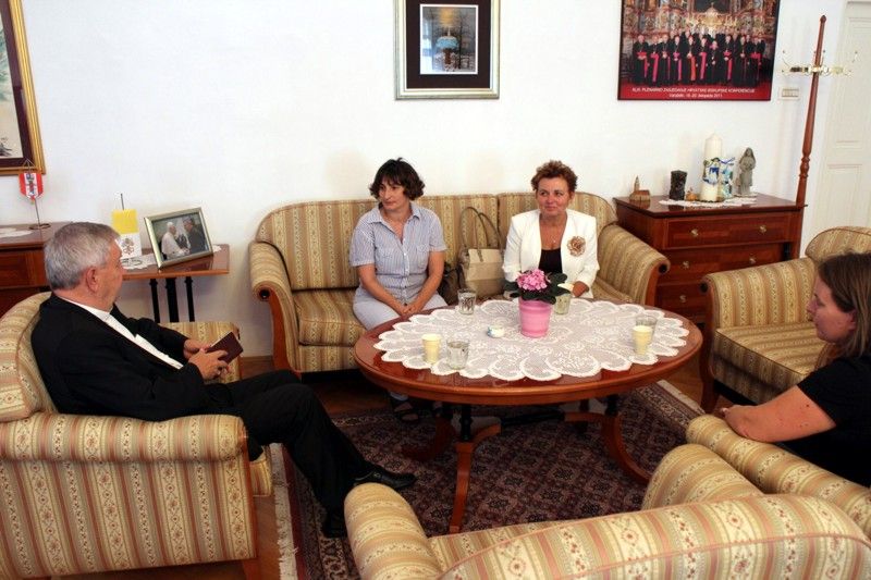 Varaždinska Biskupija - Biskup Mrzljak susreo se s članicama Hrvatske ... Varaždinska Biskupija - Biskup Mrzljak susreo se s članicama Hrvatske ...