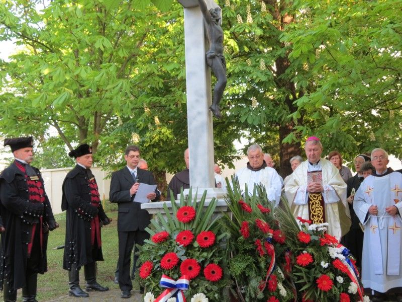 Varaždinska Biskupija - U Vukovaru obilježen Spomendan žrtava ...