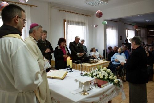 Varaždinska Biskupija - Biskup Mrzljak pohodio Dom za starije u Varaždinu Varaždinska Biskupija - Biskup Mrzljak pohodio Dom za starije u Varaždinu